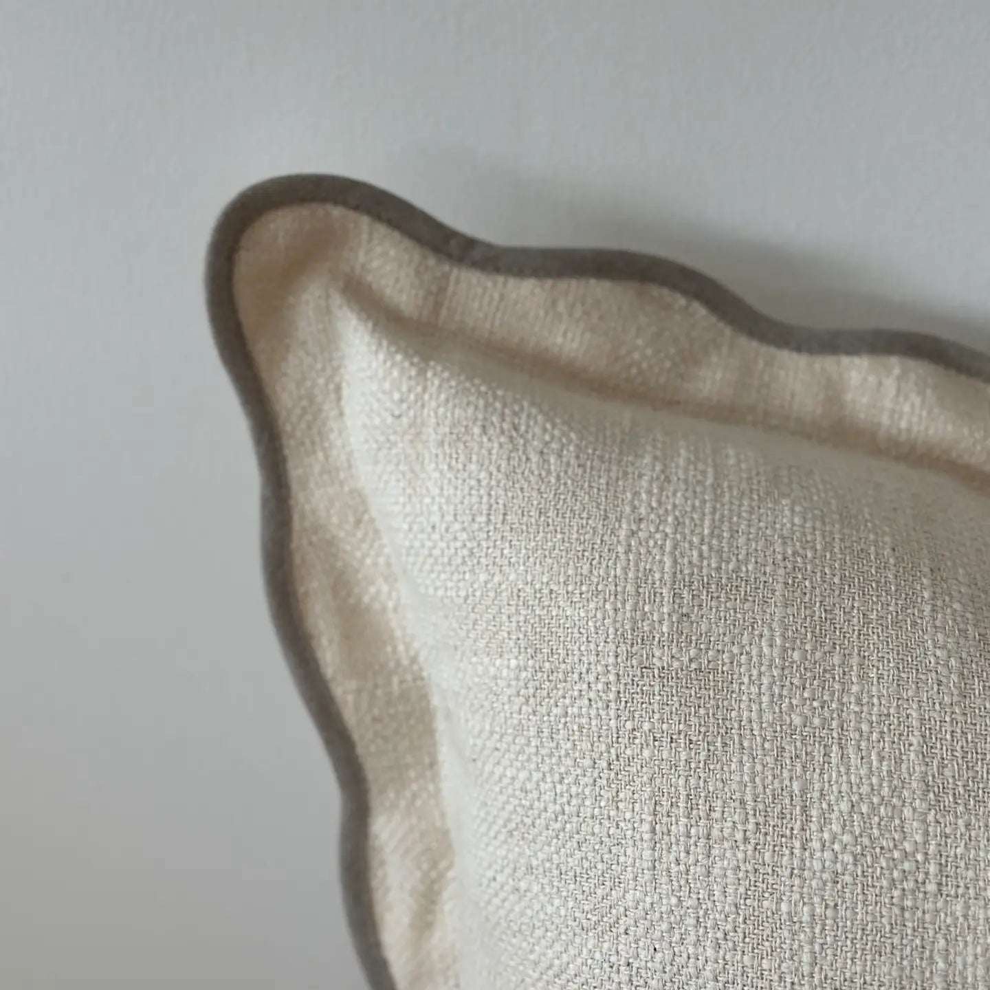 Emmie Beige Poly Cotton Cushion Cover with Scalloped Edge 45cm Square ...